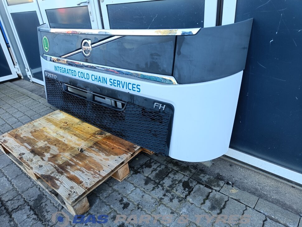 Front cover Volvo FH4 82219161 82219161, 84033228, 21941702, 84027588 ...