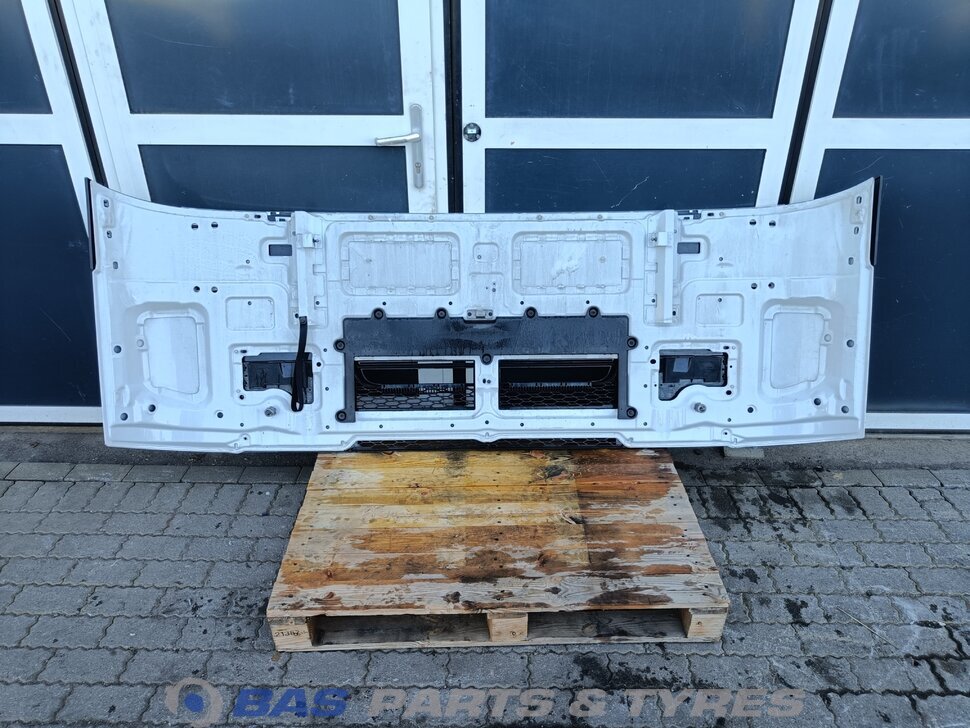 Front cover Volvo FH4 82219161 82219161, 84033228, 21941702, 84027588 ...