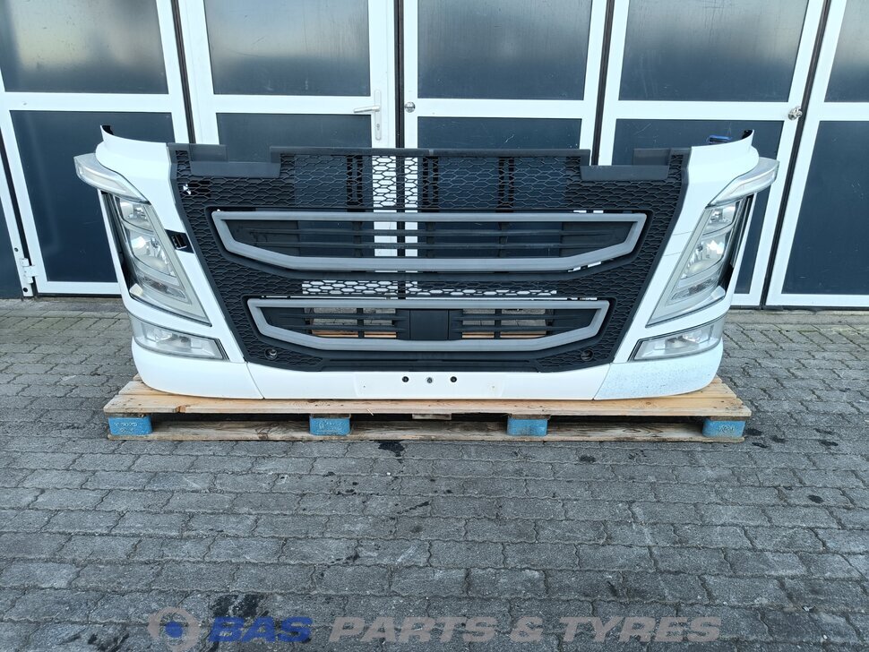 Front bumper complete Volvo FH4 82491840 82491840, 82907352, 84210166 ...