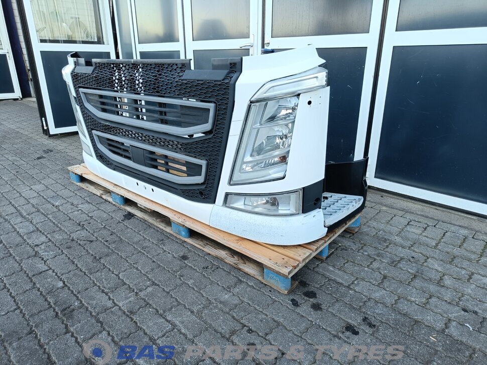 Front bumper complete Volvo FH4 82491840 82491840, 82907352, 84210166 ...