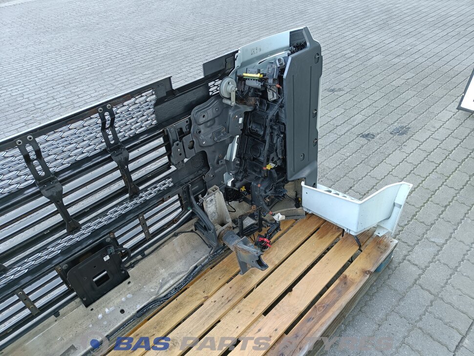 Front bumper complete Volvo FH4 82491840 82491840, 82907352, 84210166 ...