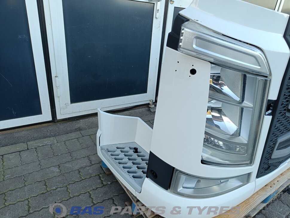 Front bumper complete Volvo FH4 82491840 82491840, 82907352, 84210166 ...