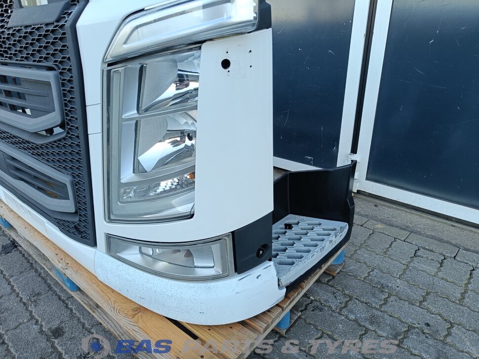 Front bumper complete Volvo FH4 82491840 82491840, 82907352, 84210166 ...