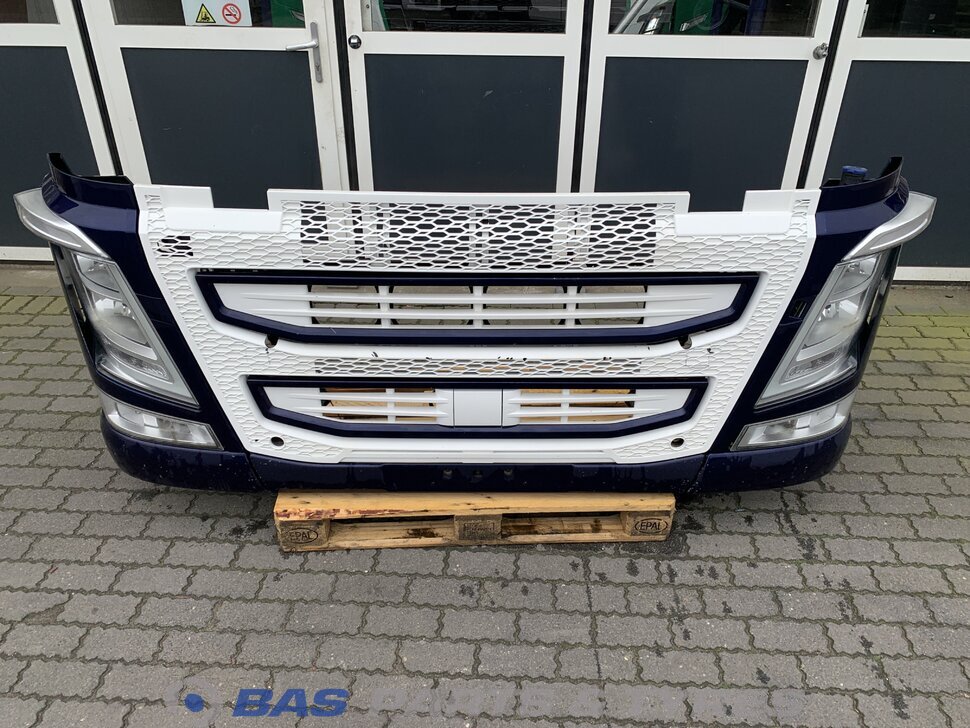 Front bumper complete Volvo FH4 21221129 21221129, 21221130, 82298406 ...
